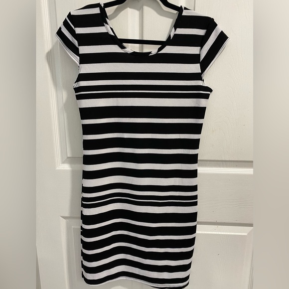 Pinc | Dresses | Pinc Womens Capped Sleeve Midi Black White Striped ...